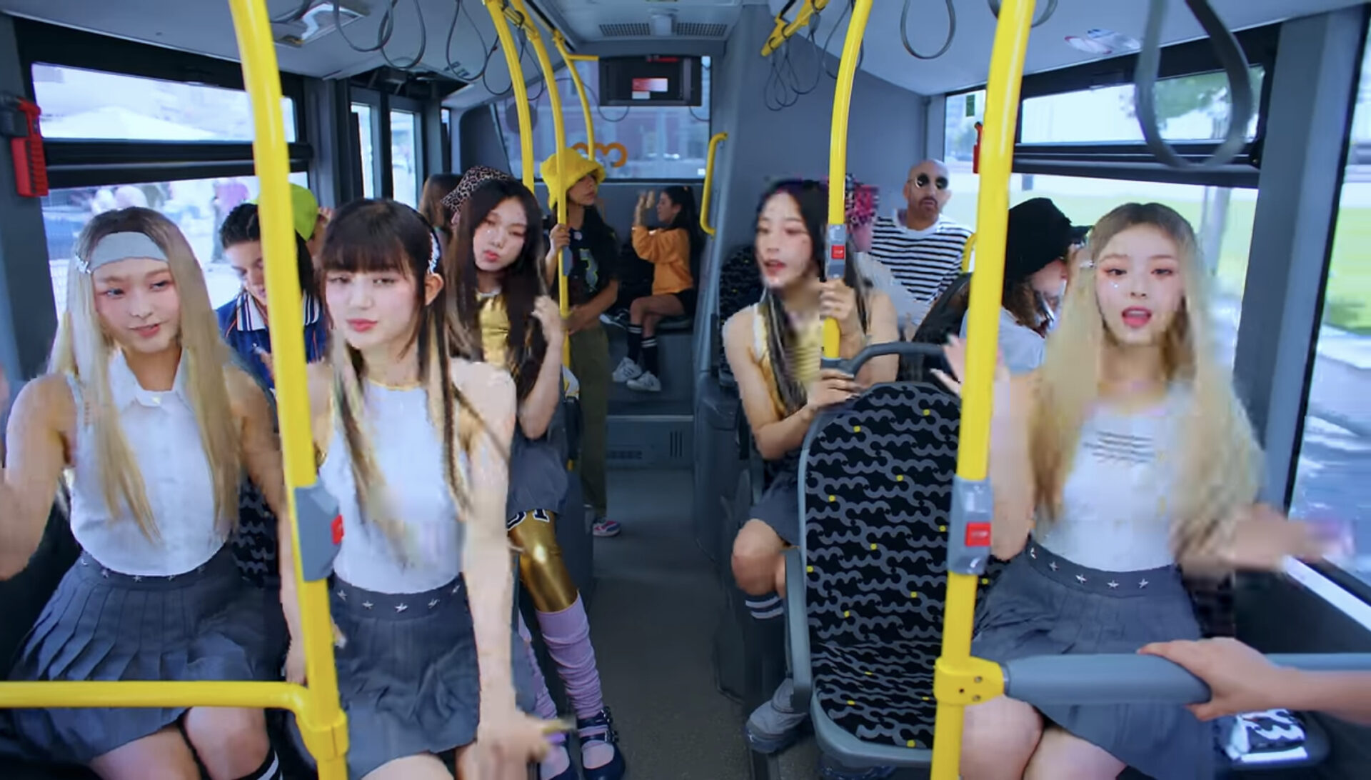 New Jeans - "Super Shy" 拍攝地點1次看！到葡萄牙里斯本取景 - RosyArts