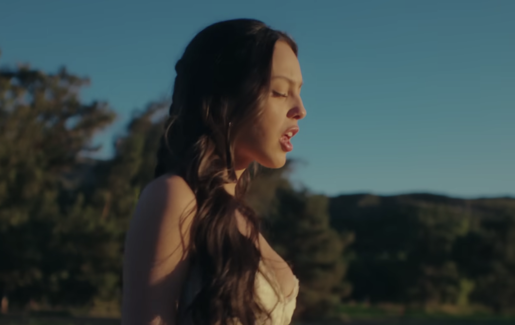 Olivia Rodrigo - Can’t Catch Me Now 中英歌詞 | 飢餓遊戲：鳴鳥與游蛇之歌主題曲 - RosyArts