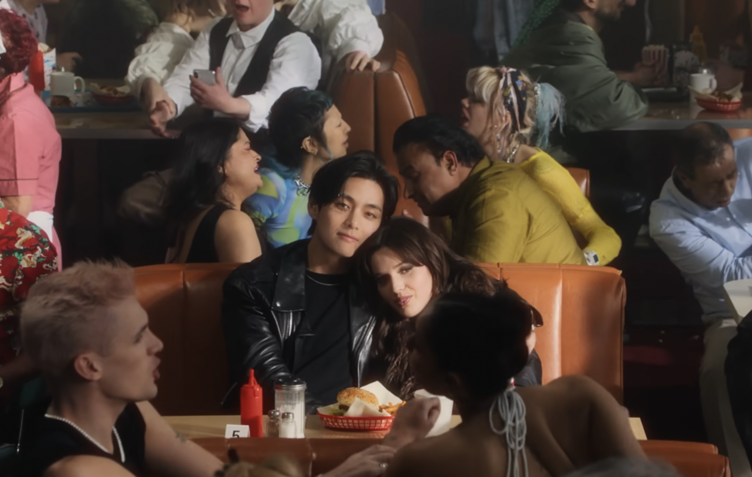 V ‘FRI(END)S’ 中英歌詞 & 歌曲介紹 | BTS V 在 2 個平行宇宙中的愛情故事 - RosyArts